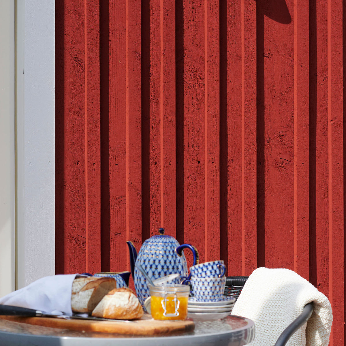 Utendørs malingsprøve i fargen 334 Red – Nordsjö - colourtester.no
